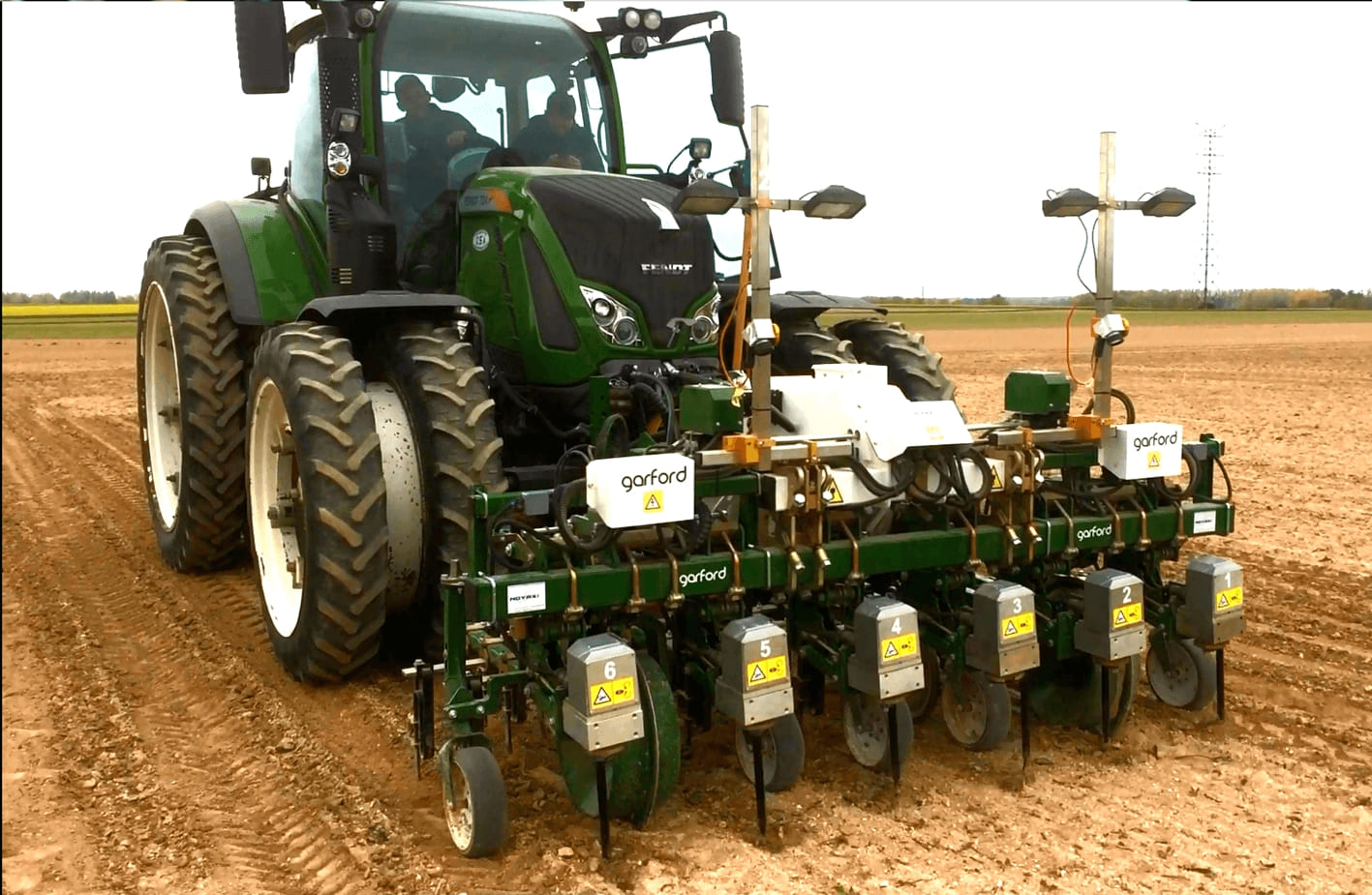 Vidéo : la bineuse Garford à 6 rangs pour betteraves bio - Le ...