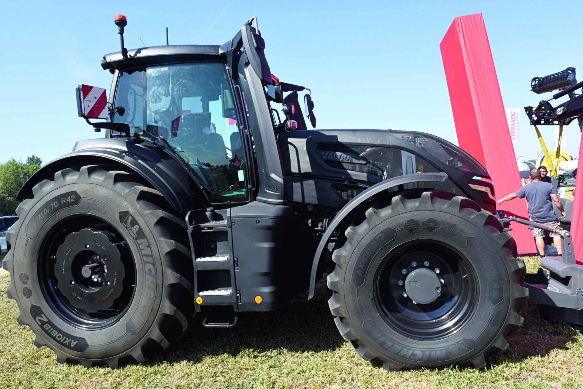 Valtra lance la série Q - Le Betteravier français